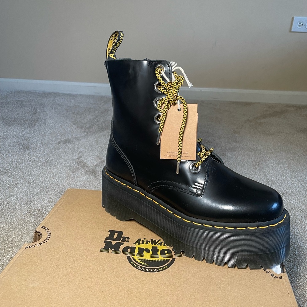 Dr. Martens Army Boots ; Yellow Shoe Strings - Gem